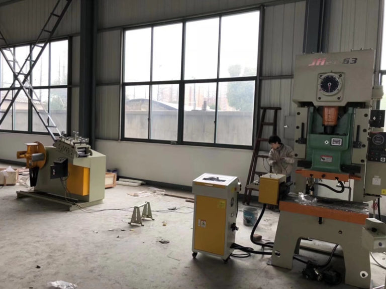 Operating procedures and precautions for punch press machine operators ...