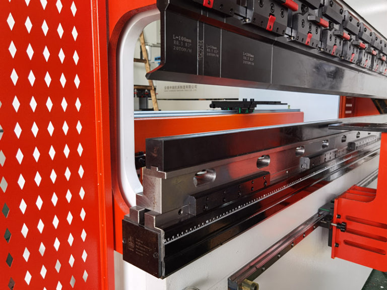 Sheet metal CNC hydraulic Press Brake WE67K 63t/2500mm with DA52S 4+1 Axis Y1,Y2,X, R,+V ...