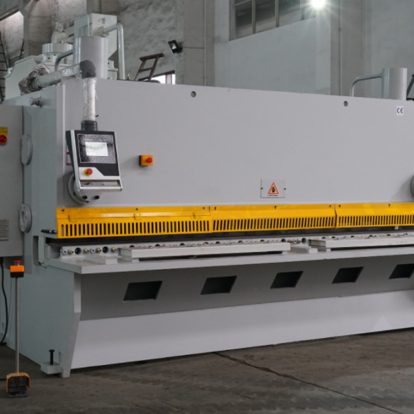 Delem DAC360 CNC Hydraulic guillotine shearing machine guillotine shear ...